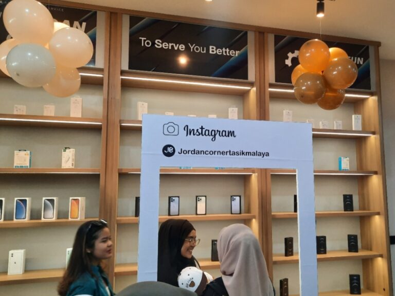 Pertama di Tasikmalaya, Jordan Corner Solusi Terbaik Ganti Iphone dan ...